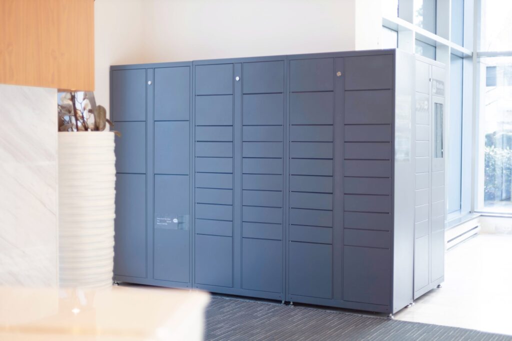 Who We Serve: Commercial Buildings - BlueBox Smart Locker